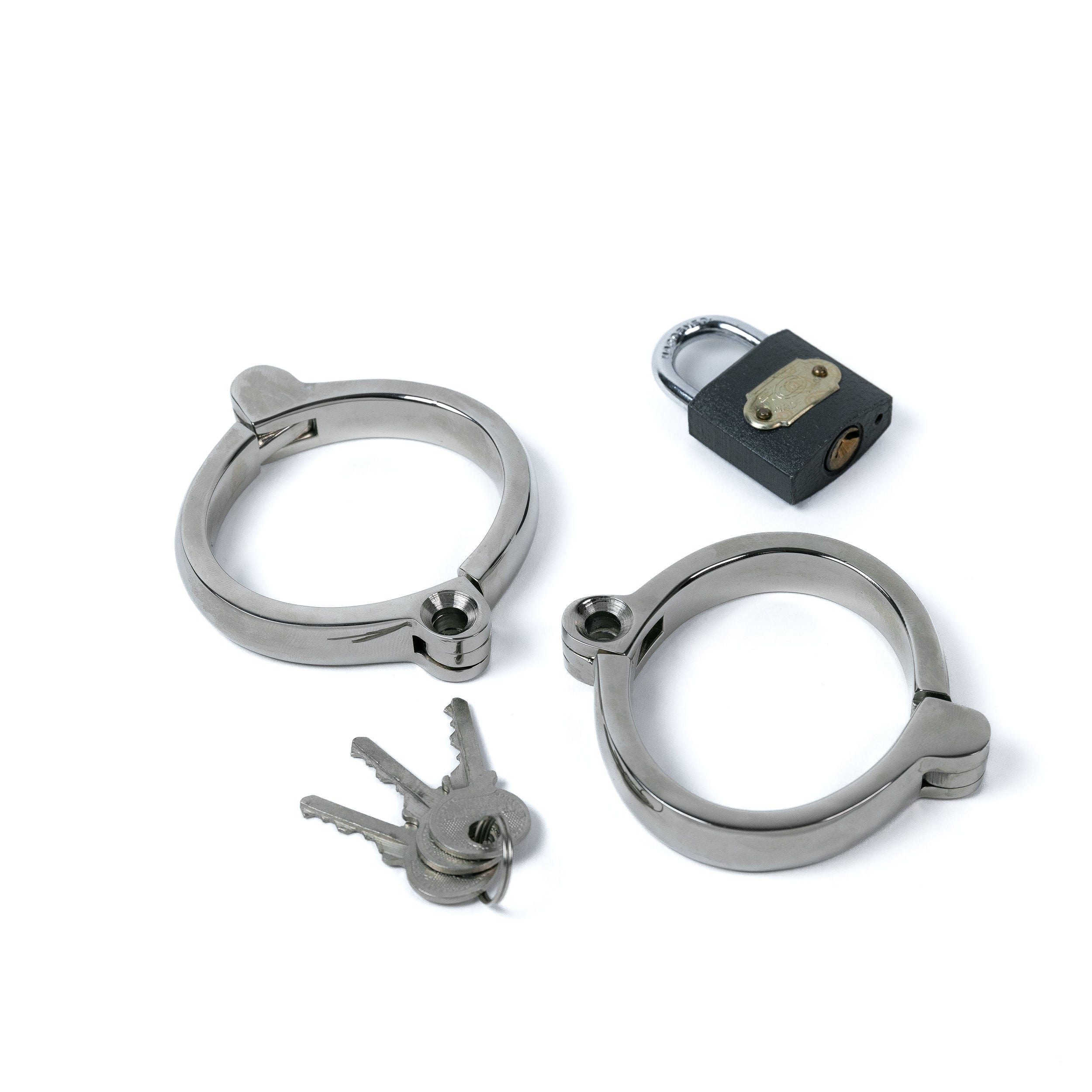 Charming brass handcuffs, heavy bracelets with padlock – selfbondage-shop