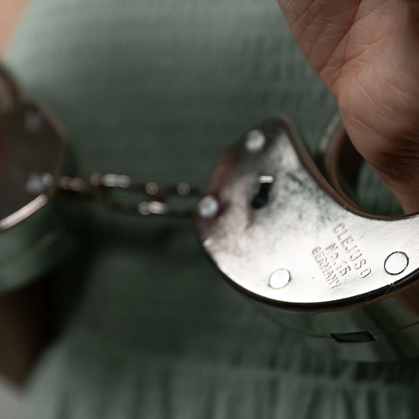 Clejuso No. 15 - very heavy handcuffs with chain – selfbondage-shop