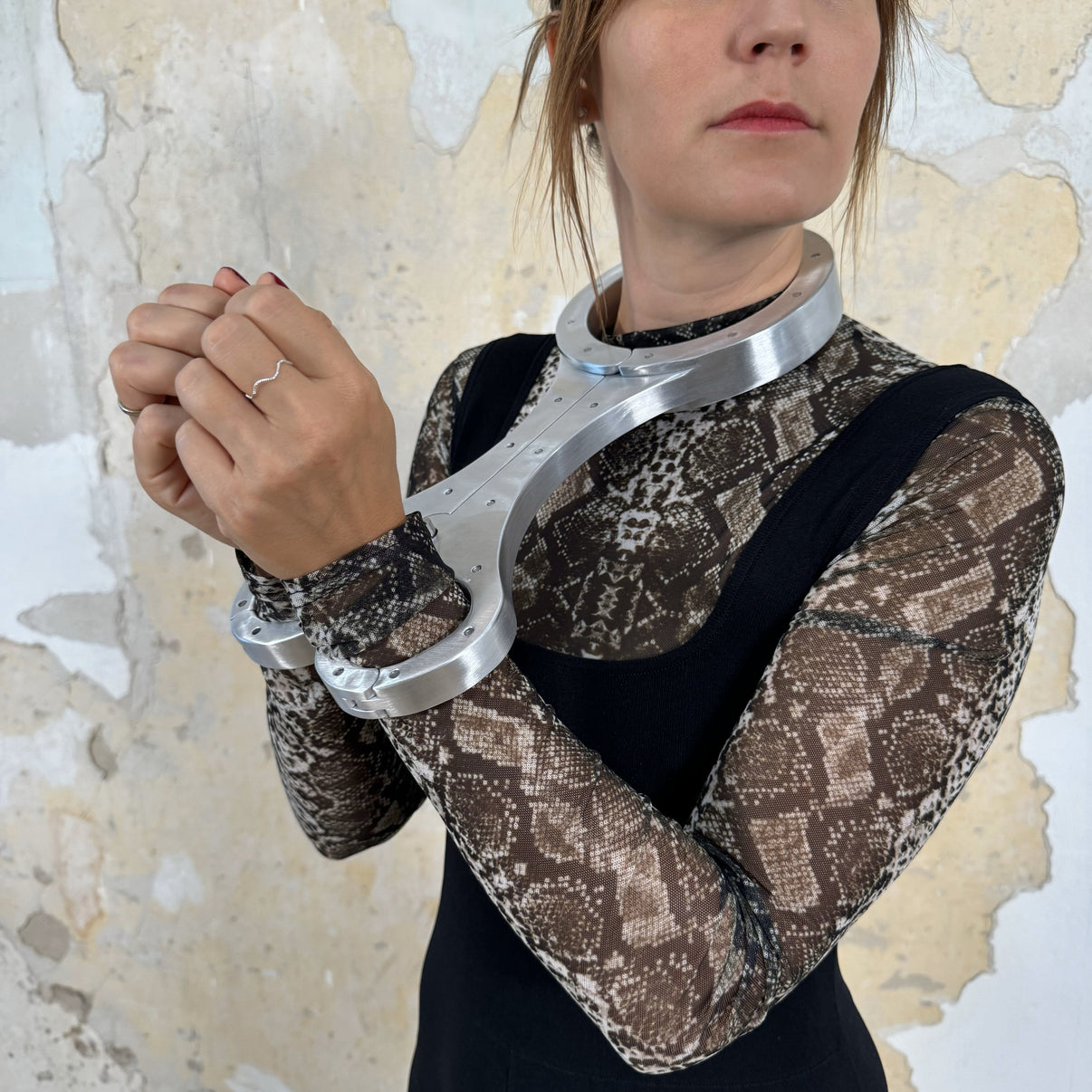 Premium lockable shrew's fiddle out of solid aluminium – selfbondage-shop